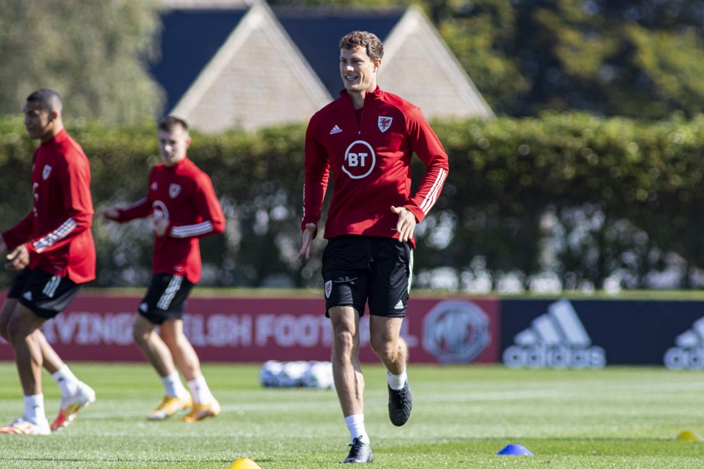 James Lawrence to miss Mexico and Czech Republic games - Y Clwb Pêl-droed