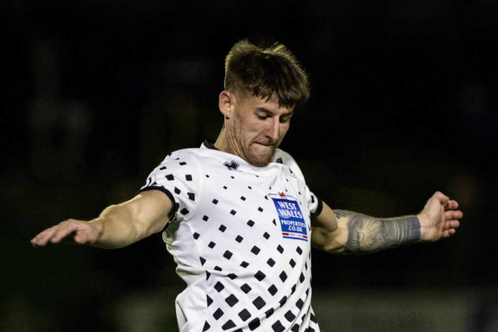 Haverfordwest 1-1 Barry Town: Points shared on wet night in West Wales ...