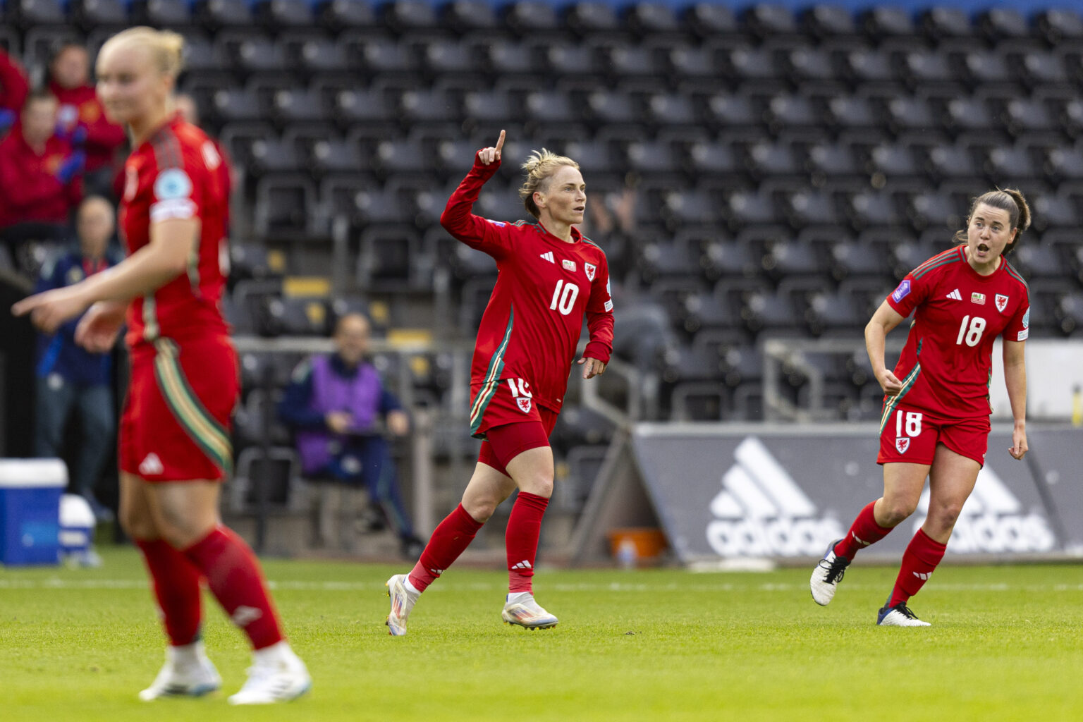 Wales icon Jess Fishlock explains decisions behind international retirement
